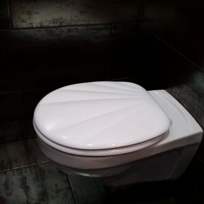 P-07 Shell WC ülőke - fehér MDF, fém zsanér - Kertészeti-borászati és ...